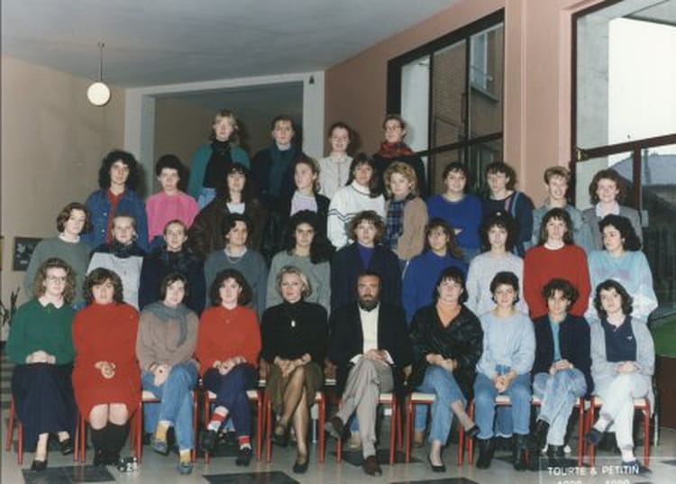 Photo de classe TSS2C de 1989, Lycée Henri Wallon - Copains d'avant