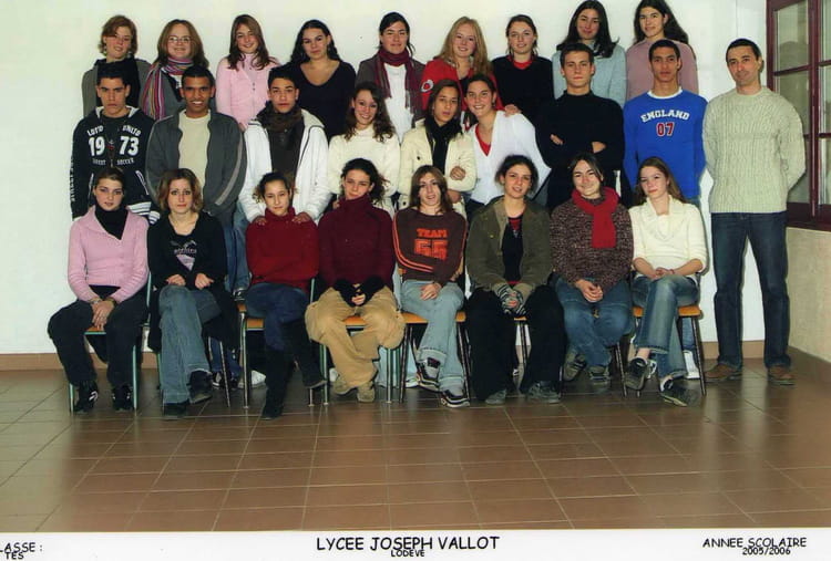 Photo de classe Terminale ES de 2005, Lycée Joseph Vallot - Copains d'avant