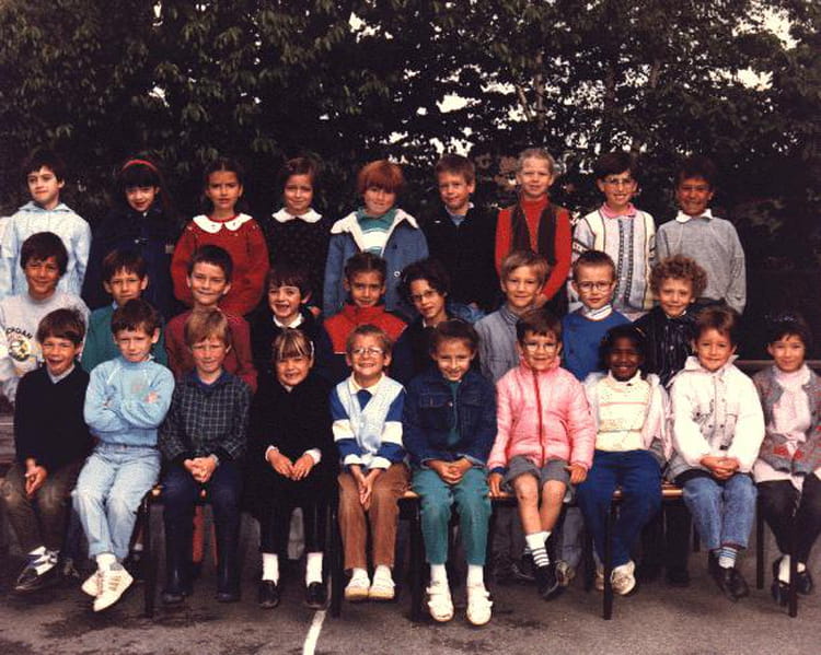 Photo de classe Classe 87 ?? de 1987, ECOLE SAINTE ANNE - Copains d'avant