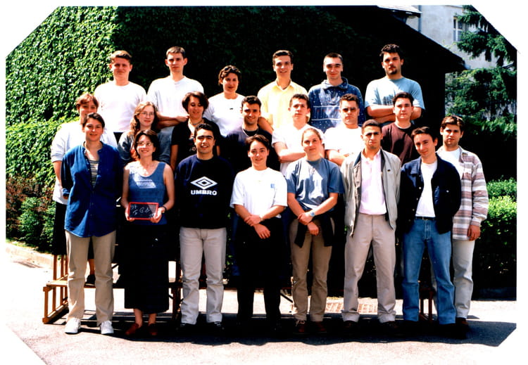 Photo de classe IG1 de 1997, NOTRE DAME LA RICHE - Copains d'avant