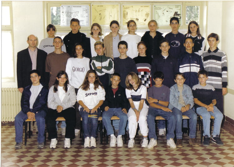 Photo de classe 4eme verte de 1998, Collège Saint-adjutor - Copains d'avant
