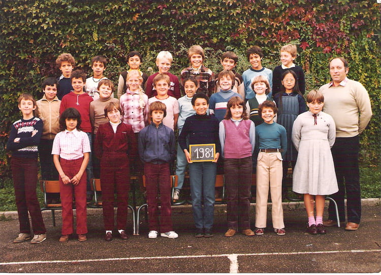 Photo de classe CM2 de 1981, Ecole Beaucourt (Beaucourt) - Copains d'avant