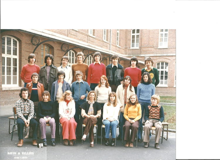 Photo de classe 3eM2 de 1976, Lycée Jessé De Forest - Copains d'avant