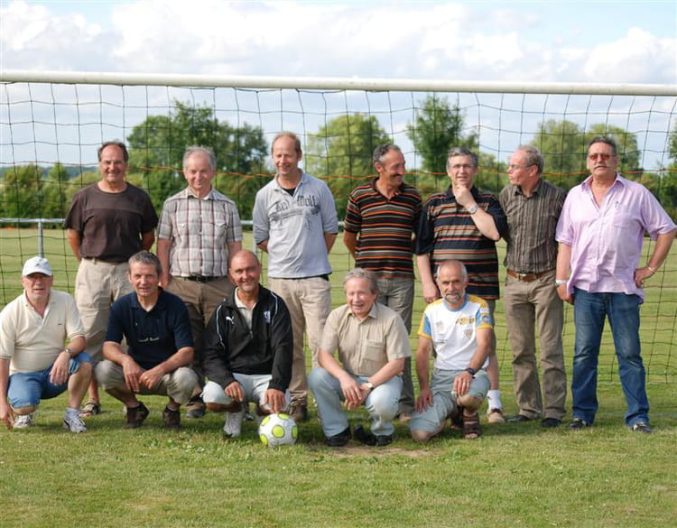 Photo de classe Quelques anciens joueurs de 2008, USSQ - Copains d'avant