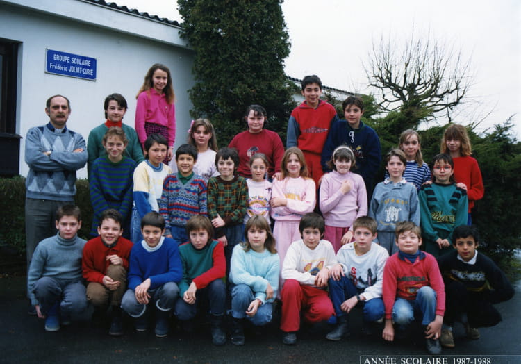 Photo de classe CM2 de 1987, Ecole Irene Et Frederic Joliot Curie ...