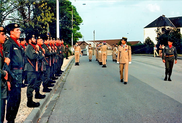 Photo de classe Cérémonie au 4°RA de 1981, 4eme R.a (Regiment D ...
