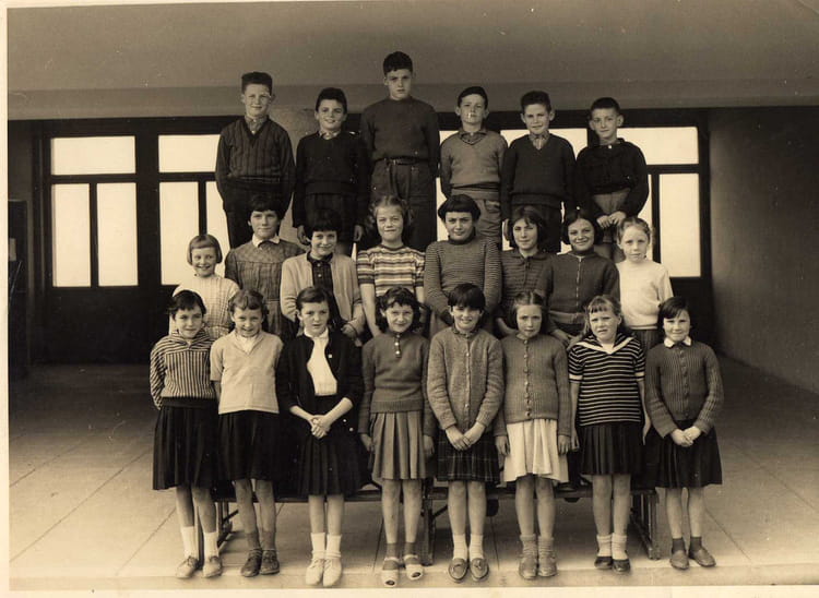 Photo de classe CM2 de 1957, ECOLE YVES AUFFRET - Copains d'avant
