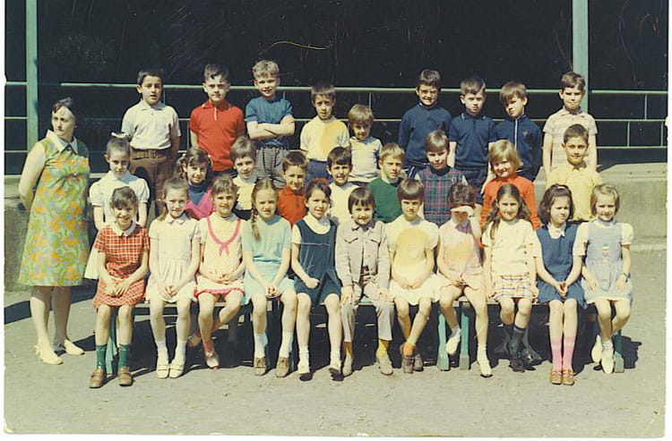 Photo de classe 8 ème de 1969, COLLEGE DE TERRE ROUGE - Copains d'avant