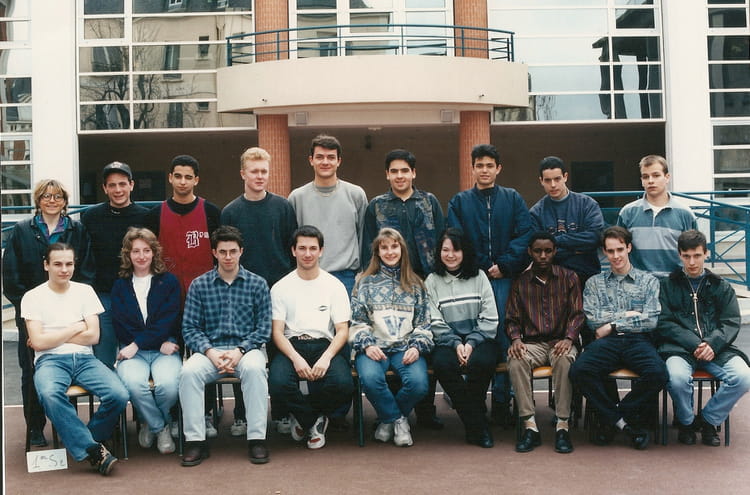 Photo de classe 1ère S2 de 1994, LYCEE MONTALEMBERT - Copains d'avant