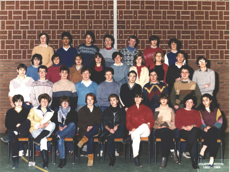 Photo de classe 2nde IES de 1984, Lycée Auguste Angellier - Copains d'avant