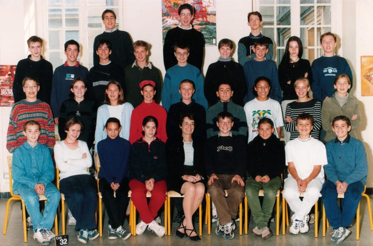 Photo de classe 3e2 de 2001, Collège Hoche - Copains d'avant