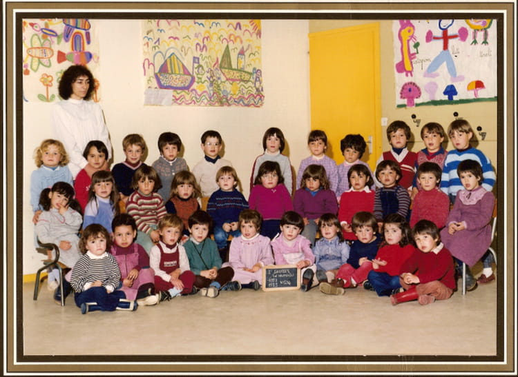 Photo de classe Maternelle de 1982, Ecole Les Maines (Saint Georges De ...