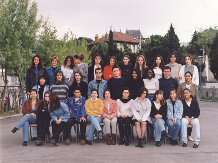 Photo de classe Terminale L2 de 1994, Lycée Marcel Pagnol - Copains d'avant