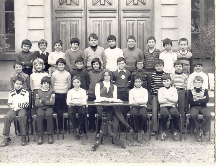 Photo de classe 7 ème avec mme Julien de 1977, Lycée Privé Barral ...
