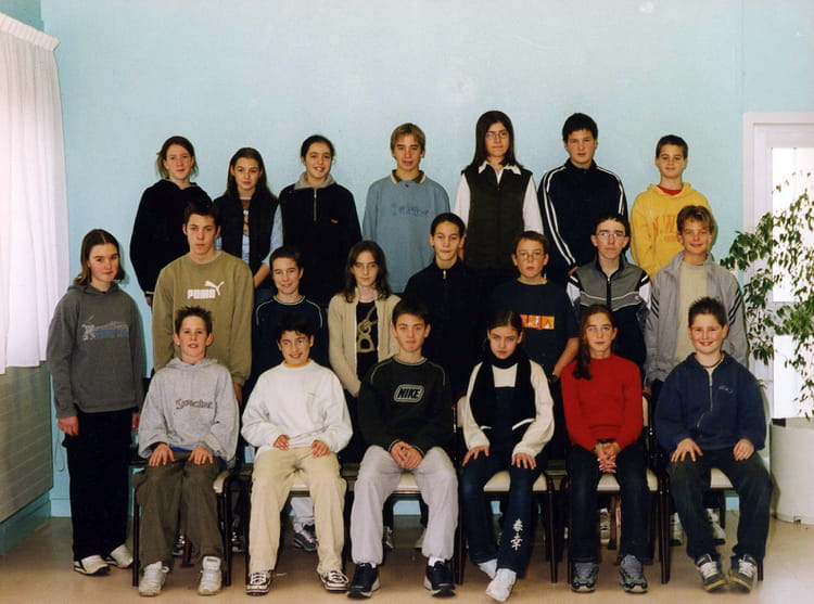 Photo de classe 5ème de 2002, Collège Le Guezy - Copains d'avant