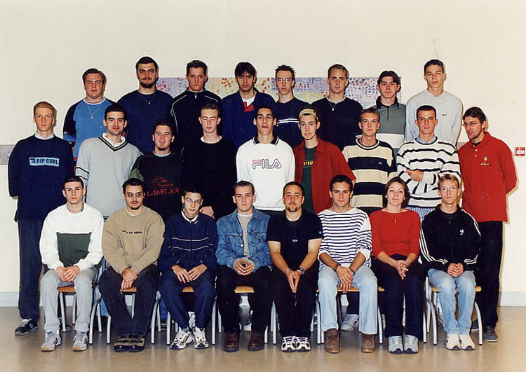 Photo de classe Terminal GC1 de 2000, Lycée Le Corbusier - Copains d'avant
