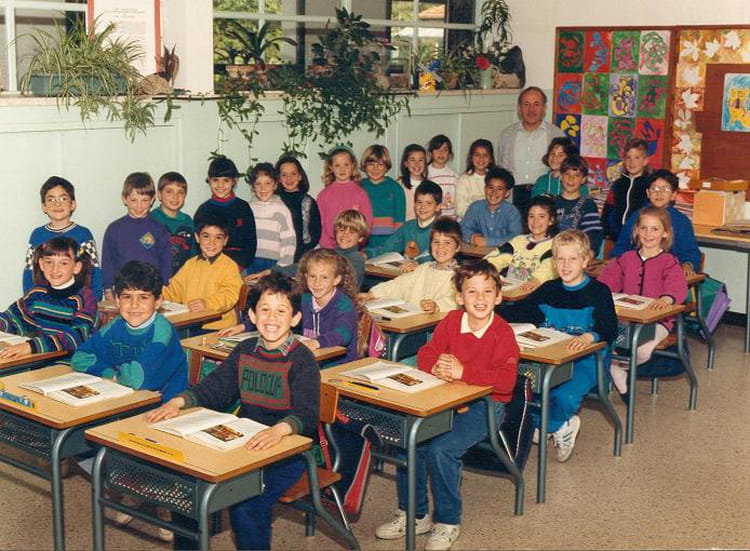 Photo de classe Val Fleuri 1 (CE1) de 1989, ECOLE VAL FLEURI - Copains ...