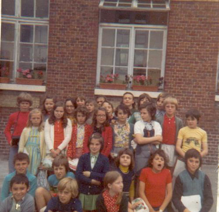 Photo de classe CM1 de 1974, MAUPASSANT - Copains d'avant