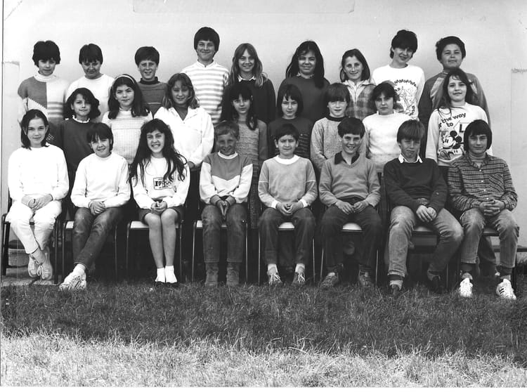 Photo de classe COLLEGE FRANCOIS VILLON 6EME9 de 1983, Lycée Joliot ...