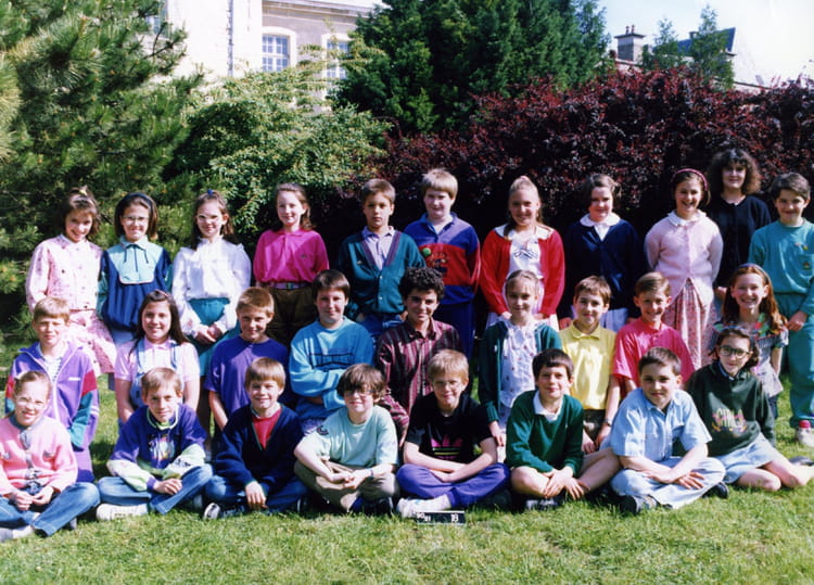 Photo de classe CM1 de 1990, ECOLE NICOLAS ROLAND - Copains d'avant