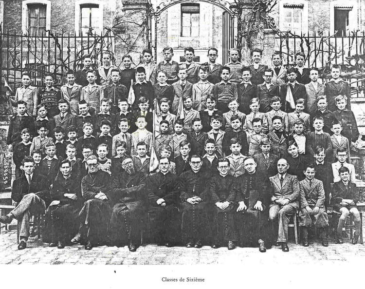 Photo de classe Sixième bleue de 1946, Collège De Juilly - Copains d'avant