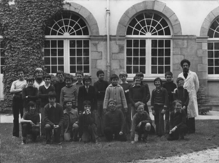 Photo de classe 6ème 5 de 1977, Lycée Saint-françois Xavier - Copains d ...