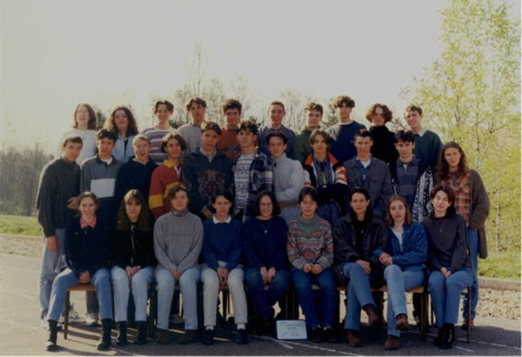 Photo de classe 1ere S2 de 1997, Lycée Pierre Larousse - Copains d'avant
