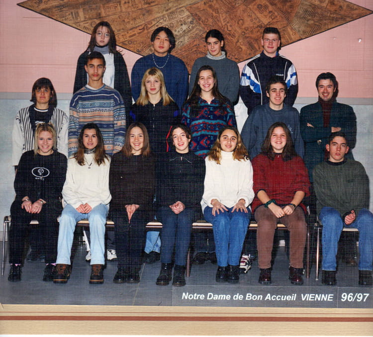 Photo de classe 3eme c de 1997, Collège Notre Dame De Bon Accueil ...