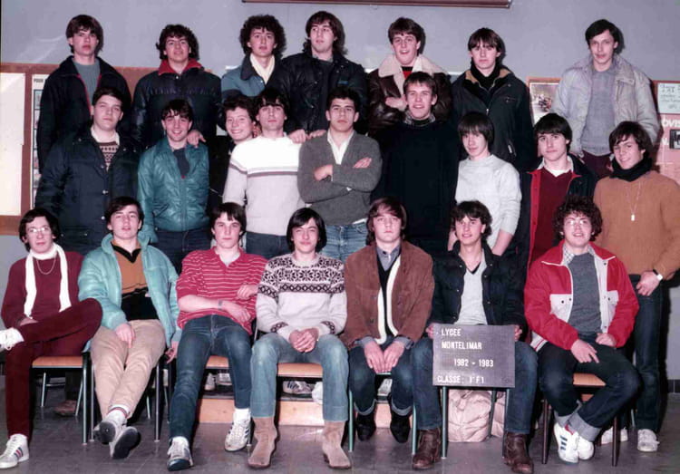 Photo de classe Première F1 de 1983, Lycée Les Catalins - Copains d'avant