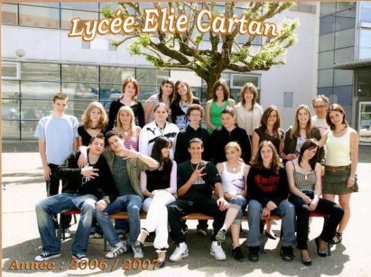 Photo de classe 2°5 de 2007, Lycée Elie Cartan - Copains d'avant