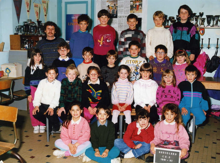 Photo de classe Cour elementaire 2 (CE2) de 1992, Ecole Du Dauphin ...