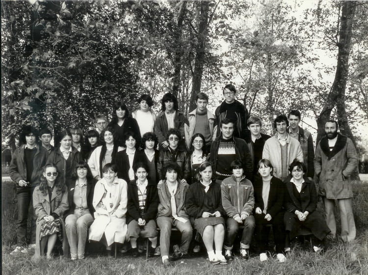 Photo de classe TERMINALE B de 1981, Lycée Saint-louis - Copains d'avant