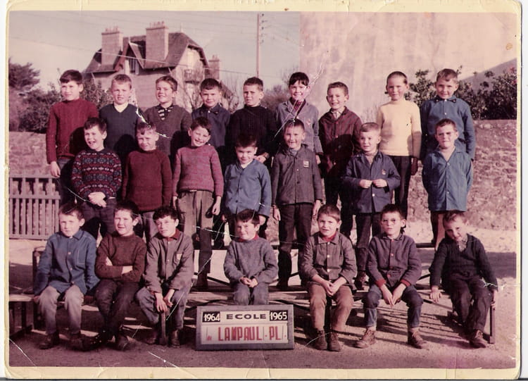 Photo de classe CE 2 de 1964, Ecole Kerargroas (Lampaul Plouarzel ...