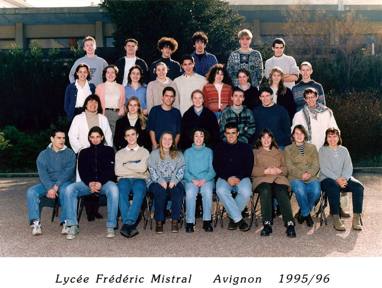 Photo de classe Terminale S de 1996, Lycée Frédéric Mistral - Copains d ...