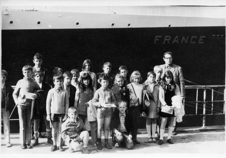 Photo de classe CM 1 de 1970, Ecole Louis Lemonnier (Franqueville Saint ...