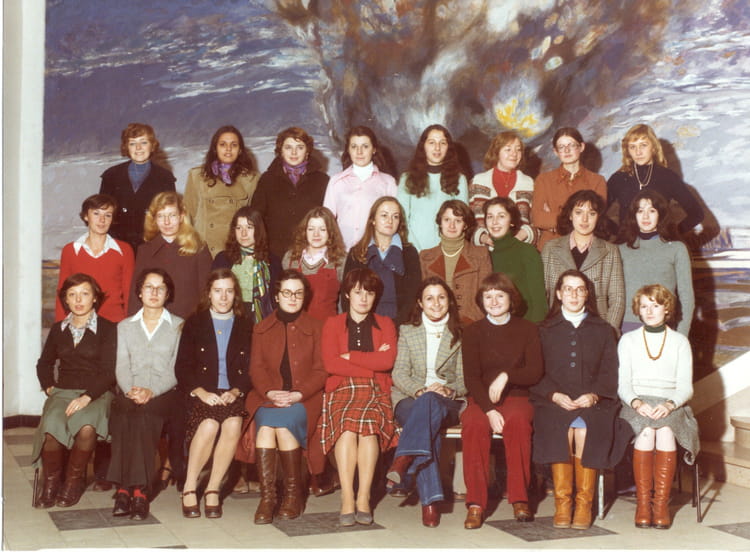 Photo de classe BTS SECRETARIAT DIRECTION de 1977, Lycée Henri Wallon ...