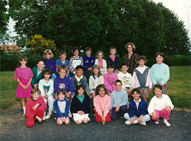 Photo de classe CE2 de 1989, ECOLE SAINT LOUIS - Copains d'avant