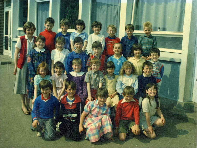 Photo de classe CE2 de 1987, Ecole De La Mairie (Roquetoire) - Copains ...