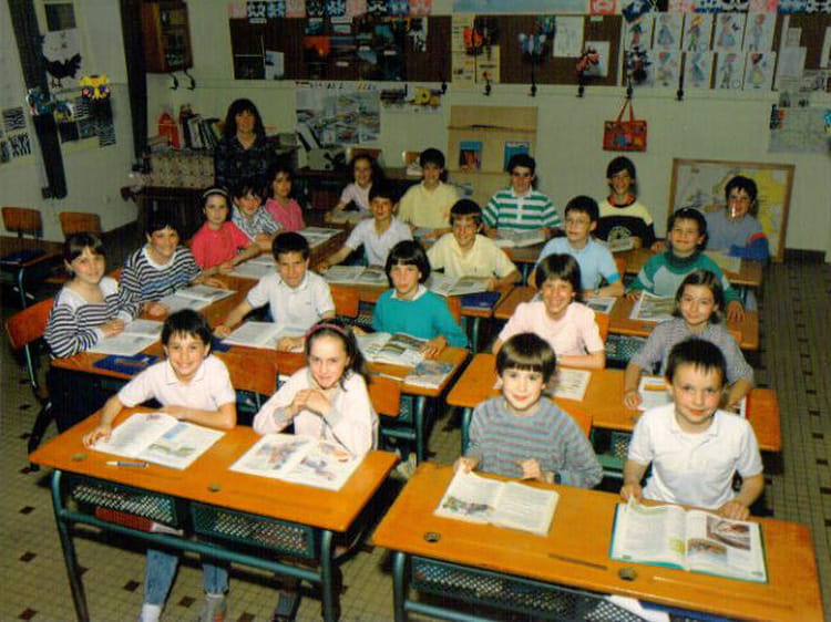 Photo de classe CM1-CM2 de 1987, Ecole Sainte Anne (Yzernay) - Copains ...