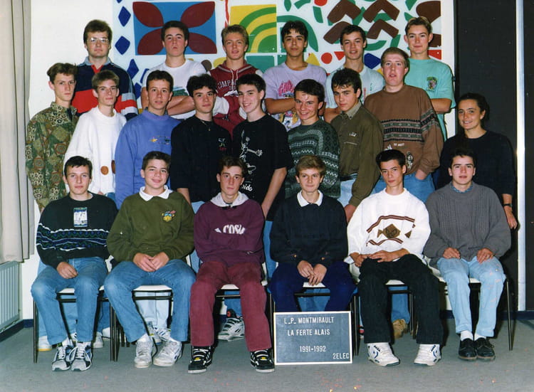 Photo de classe 2ELEC de 1992, Lycée Professionnel Alexandre Denis ...