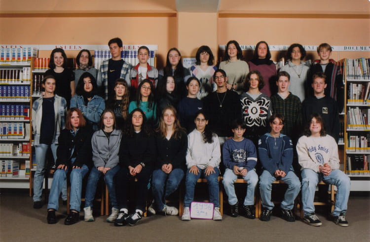 Photo de classe 3ème3 de 1996, Collège Saint-simon - Copains d'avant