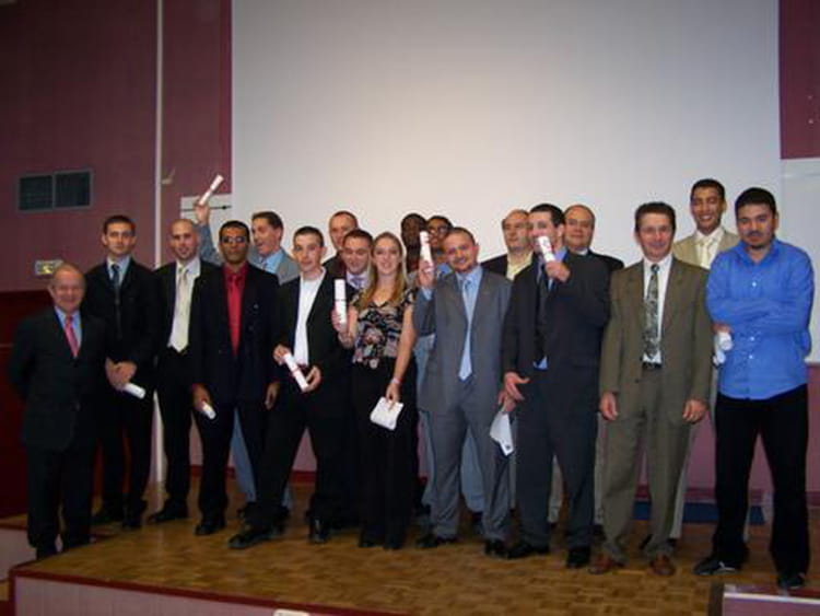 Photo de classe Les M2 MIL 2005 de 1970, INSSET - Copains d'avant