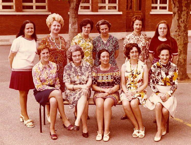 Photo de classe 1972-1973...Equipe pédagogique de l'Ecole de Filles ...