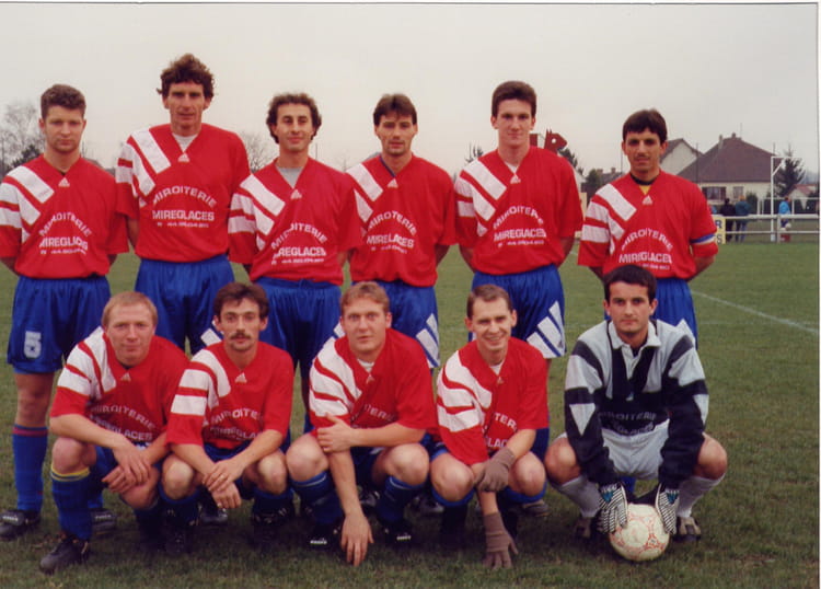 Photo de classe Choisy Foot 1995-96 de 1995, STADE DU MAUBON - Copains ...