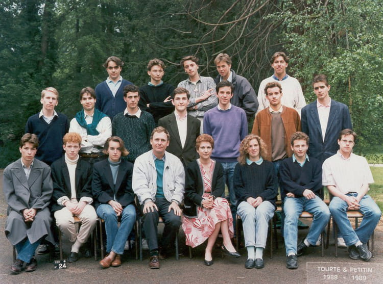 Photo de classe Terminale D de 1989, Collège De Juilly - Copains d'avant
