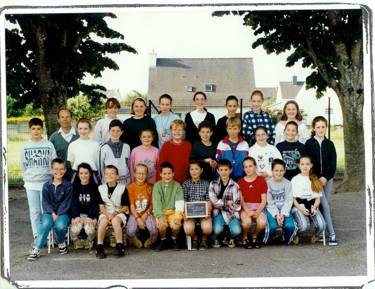 Photo de classe CM2 René Rogue de 1996, ECOLE B RENE ROGUES - Copains d ...
