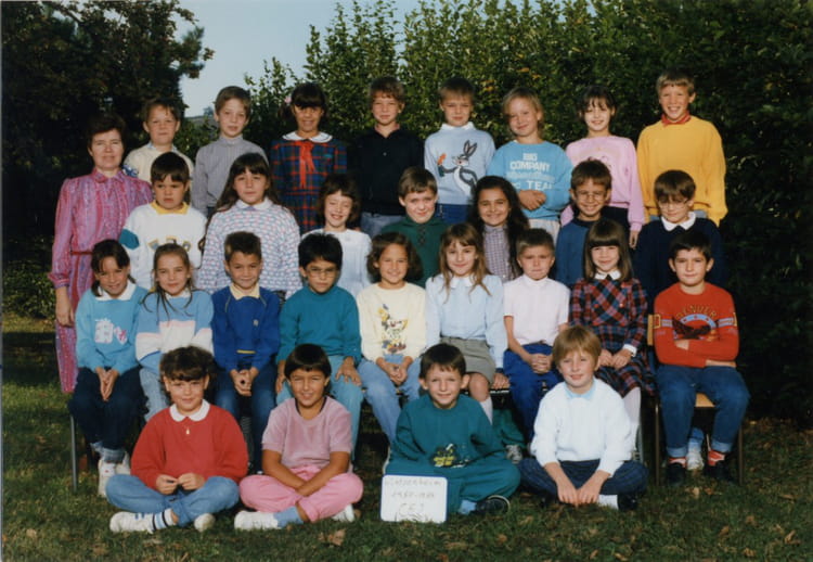 Photo de classe CE2 - 1987 / 1988 de 1987, Ecole La Dame Blanche ...