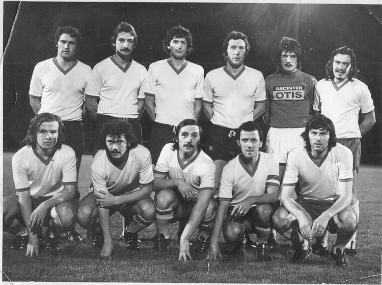 Photo de classe Division d'honneur GIEN de 1975, ASG - Copains d'avant