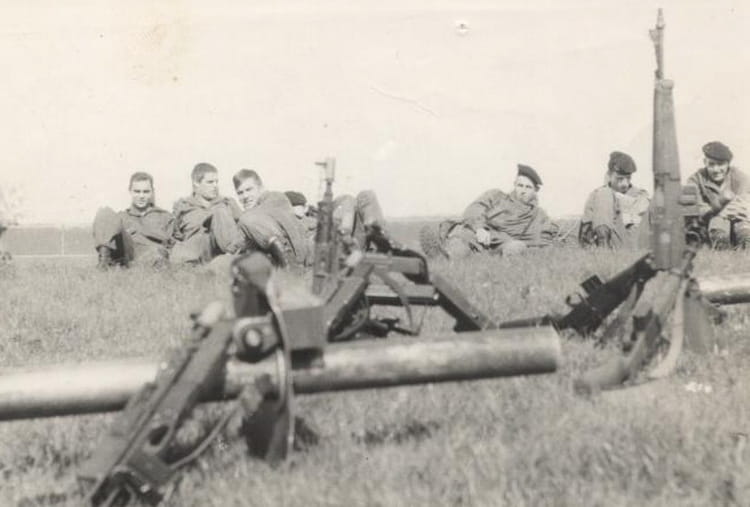 Photo de classe Avant de repartir ,le repos !........ de 1972, 1er ...
