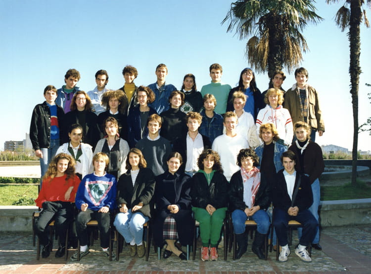 Photo de classe TD de 1987, Lycée Joffre - Copains d'avant